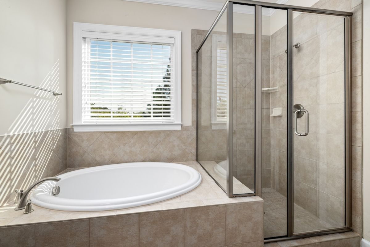 Interprom Kako montirati tuš kabinu – korak po korak | Interprom d.o.o. Interprom