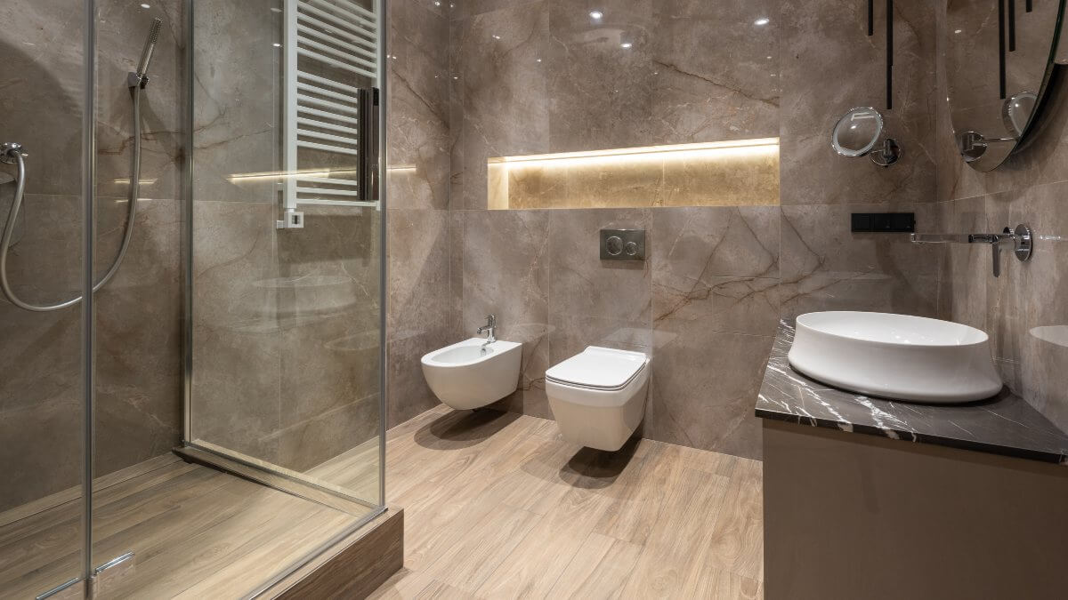 Interprom Koje vrste pločica treba odabrati za tuš kabinu? | Interprom d.o.o. Interprom